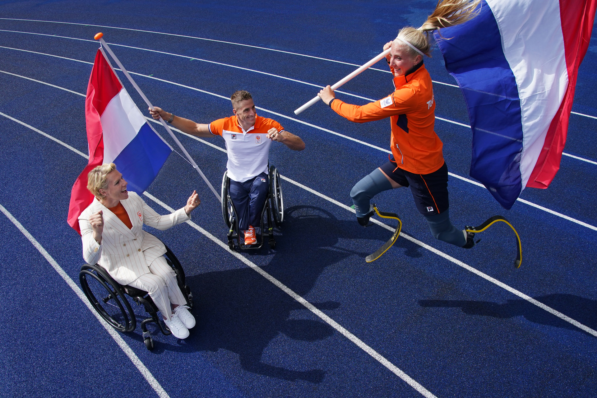 Fleur Jong en Jetze Plat samen vlaggendrager paralympisch TeamNL